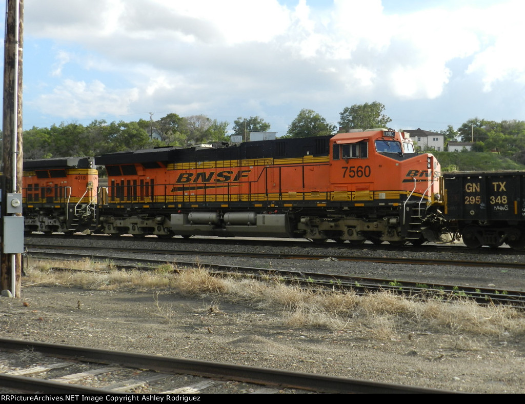 BNSF 7560